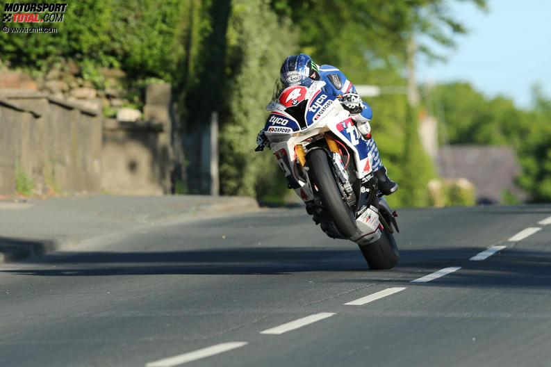 TT 2016: Ian Hutchinson gewinnt auch das Superstock-Rennen - Gaskrank ...